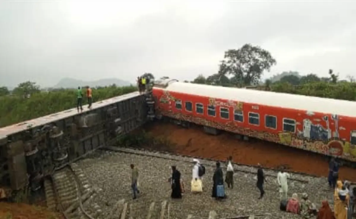 Kaduna-Bound Abuja-Kaduna Train Crashes Off Tracks Prompting Emergency Response – Epicstorian News